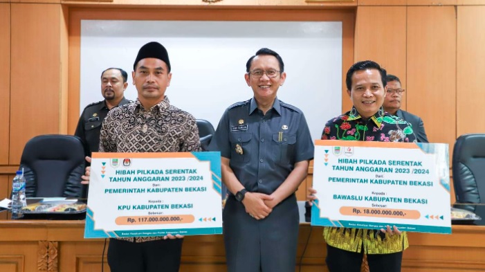 Pemkab Bekasi Serahkan Dana Hibah Pilkada Serentak 2024 kepada KPU dan Bawaslu Kabupaten Bekasi ...