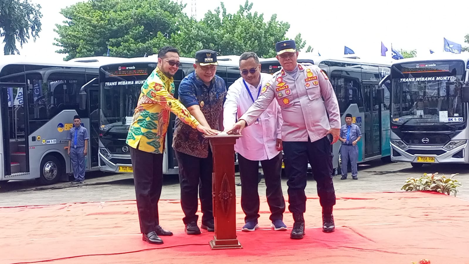 Atasi Kemacetan Lalu Lintas, 15 Armada BisKita Trans Wibawa Mukti Resmi ...